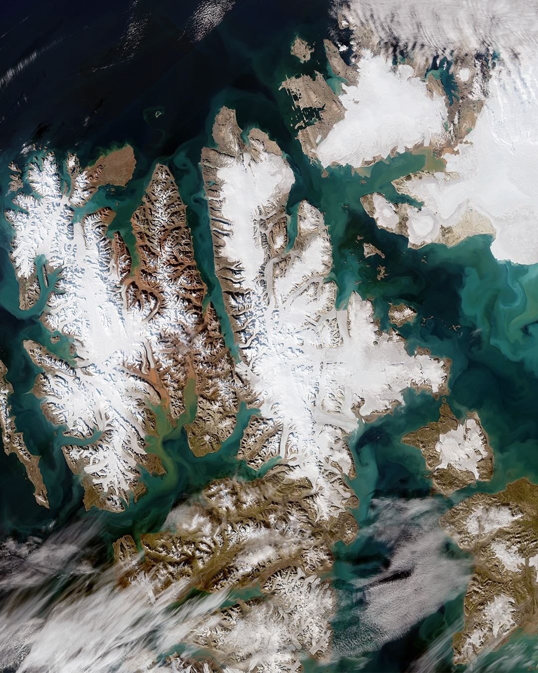 ESA Earth Observation on Pinno: Happy Christmas Eve from the Arctic Circ...