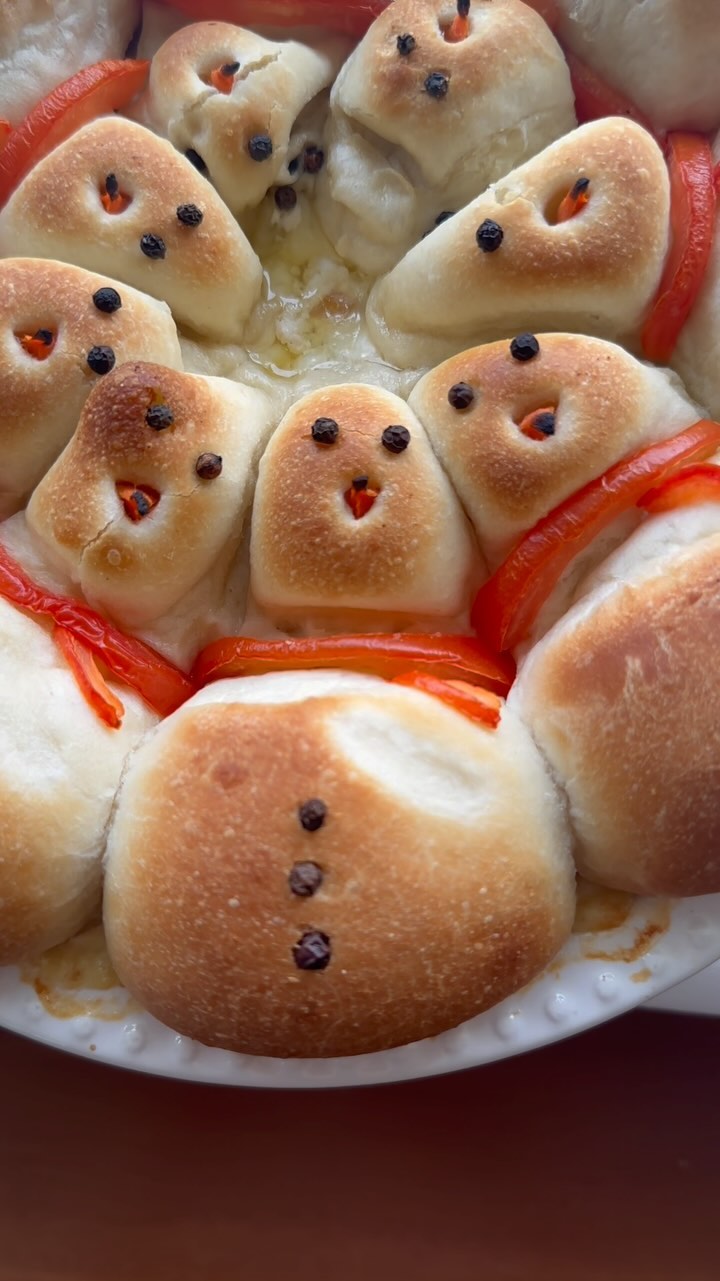 buzzfeedtasty@instagram on Pinno: These Snowman Bread And Onion Dip ...