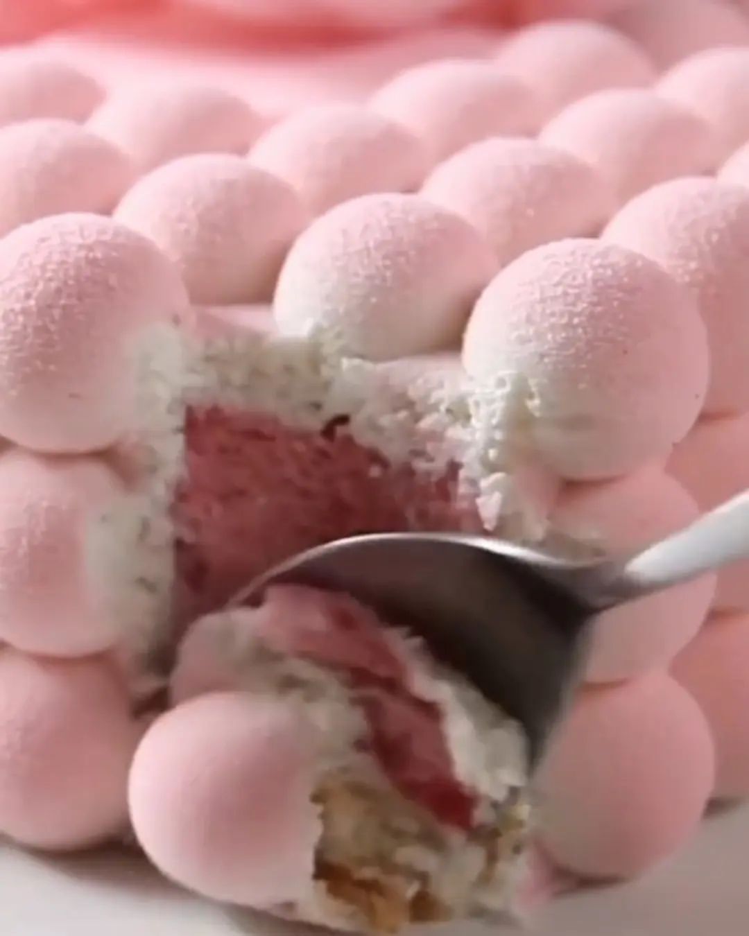 foodvalleyyy@instagram on Pinno: Yummy strawberry mousse cube ...