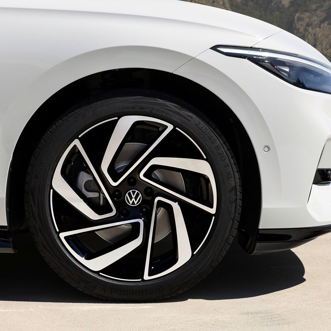 motortrend@instagram on Pinno: The ID7 sits between the Tesla Model S ...