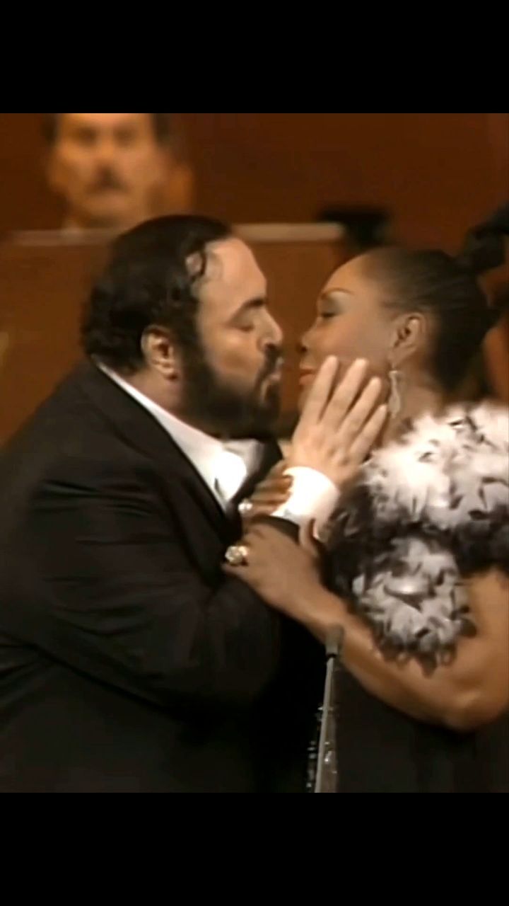 opera_fan_1880@instagram on Pinno: Luciano Pavarotti and Shirley ...