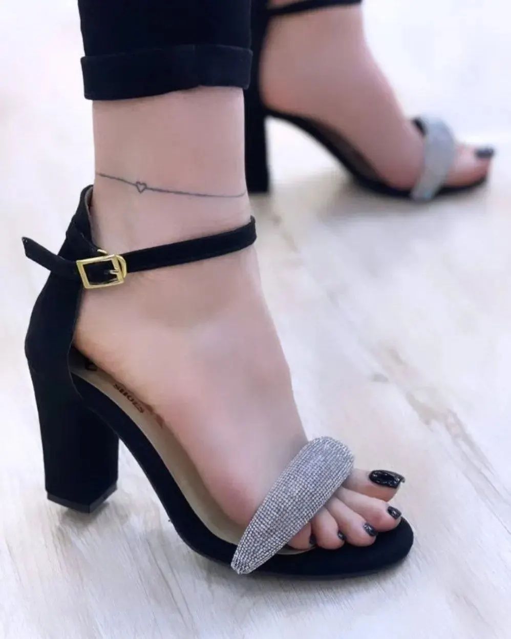 kafsh_online20@instagram on Pinno: ارسال رایگان 🎁😍🤌🏻 تک بند diamond💎 ...