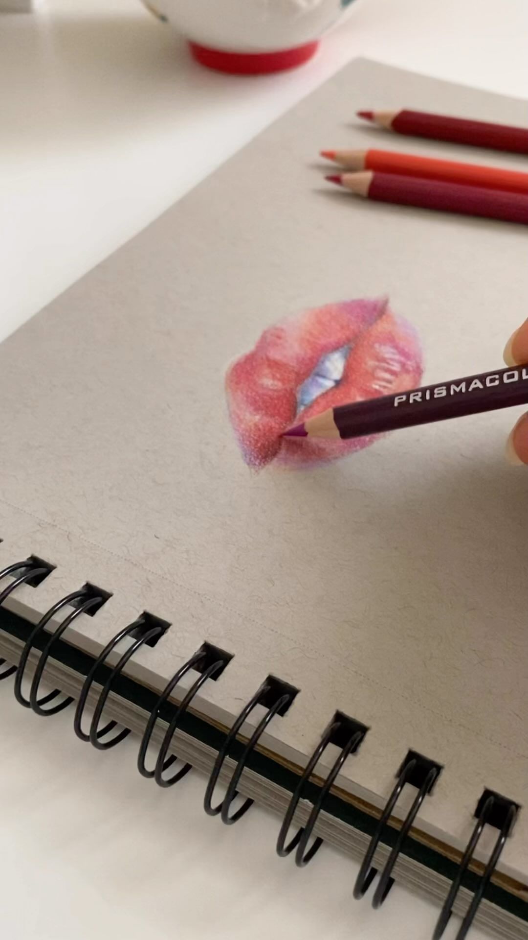 55hl__@instagram on Pinno: 🤍👄 . . . . . #prismacolor #lipsdrawing ...