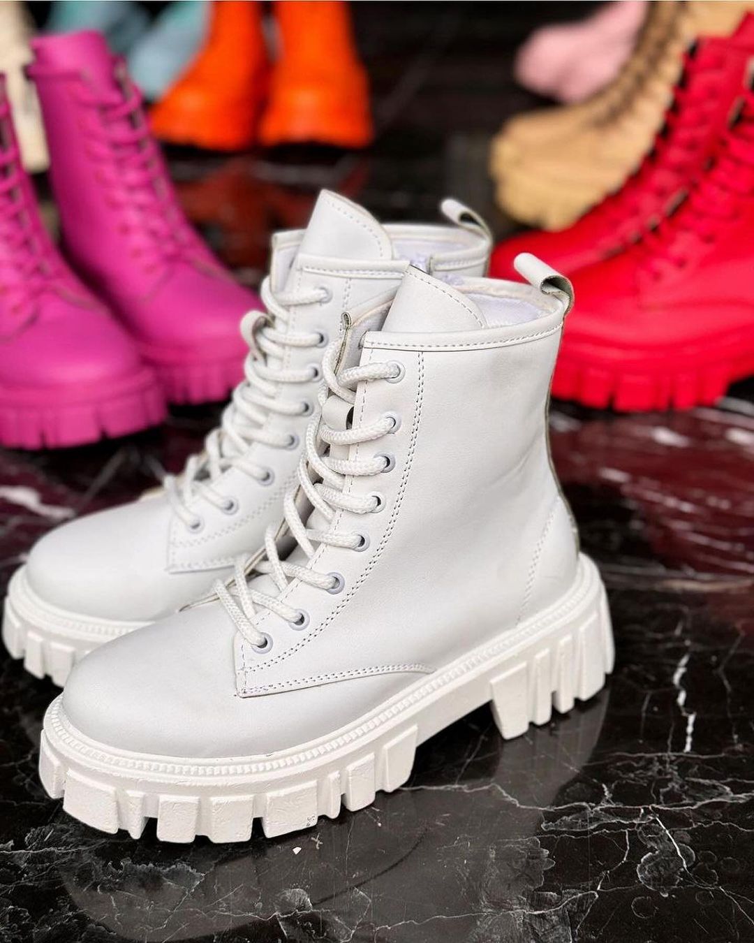 kafsh_adiine2021@instagram on Pinno: بوت جدید رنگین کمان رنگبندی موجود ...