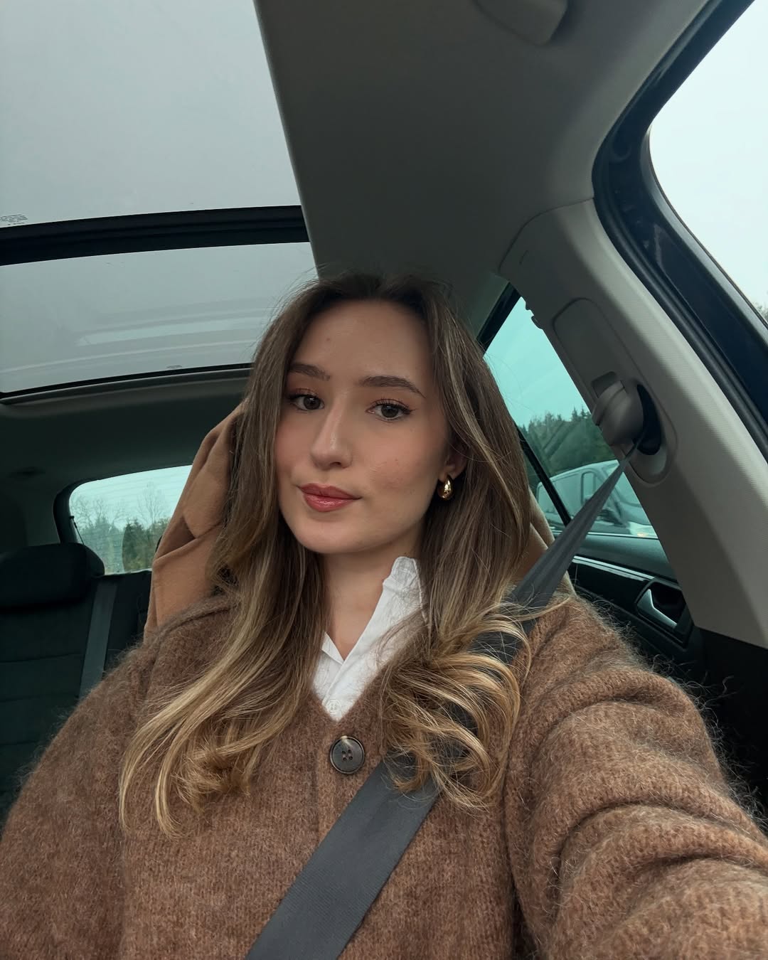 thebeautyblxg@instagram on Pinno: Brown OOTD. 🧸🤎 YES or NO? ☁️ . Werbung ...