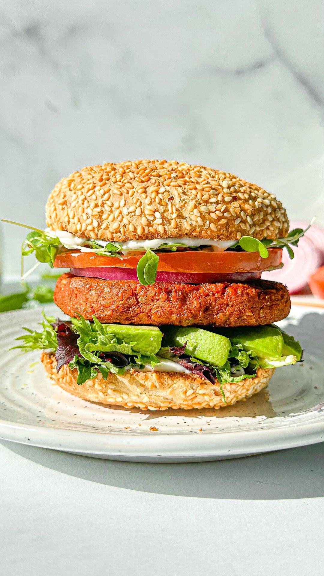 Video by Stephanie Manzinali on Pinno: VEGAN BURGERS 🍔 YES you heard ...