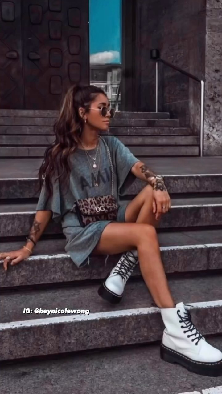 instaphotographyreels@instagram on Pinno: STAIR POSE Ideas 😍💡 ...