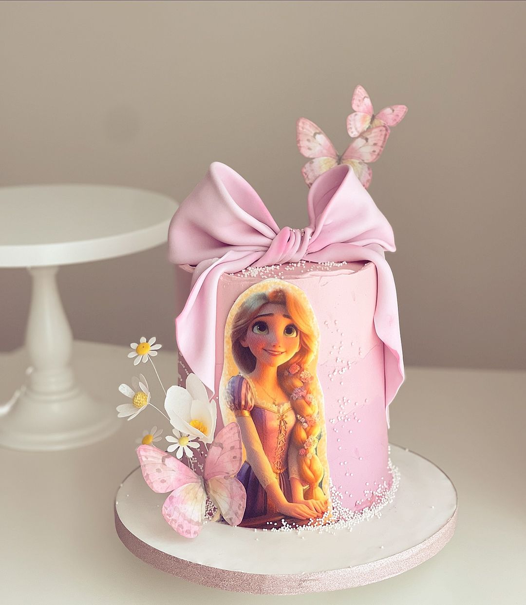 ana_s_cake_studio@instagram on Pinno: 🎀 I find that one of the most challenging aspects is ...