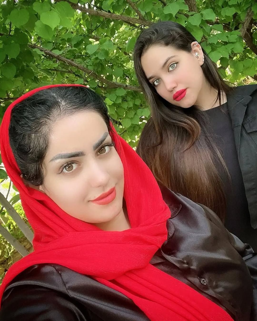 rojhalat_kurd1@instagram on Pinno: خواهرانه🤗😍