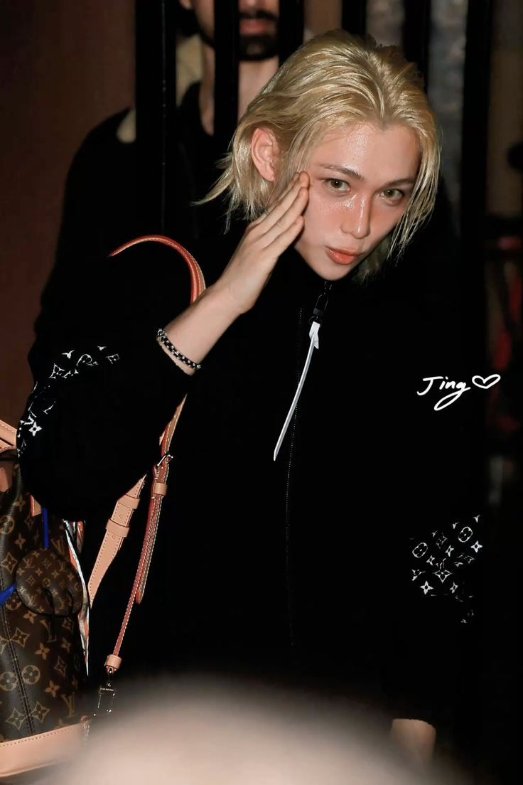 Jimin_BTS on Pinno: منتشر شده از فیلیکس در پاریس