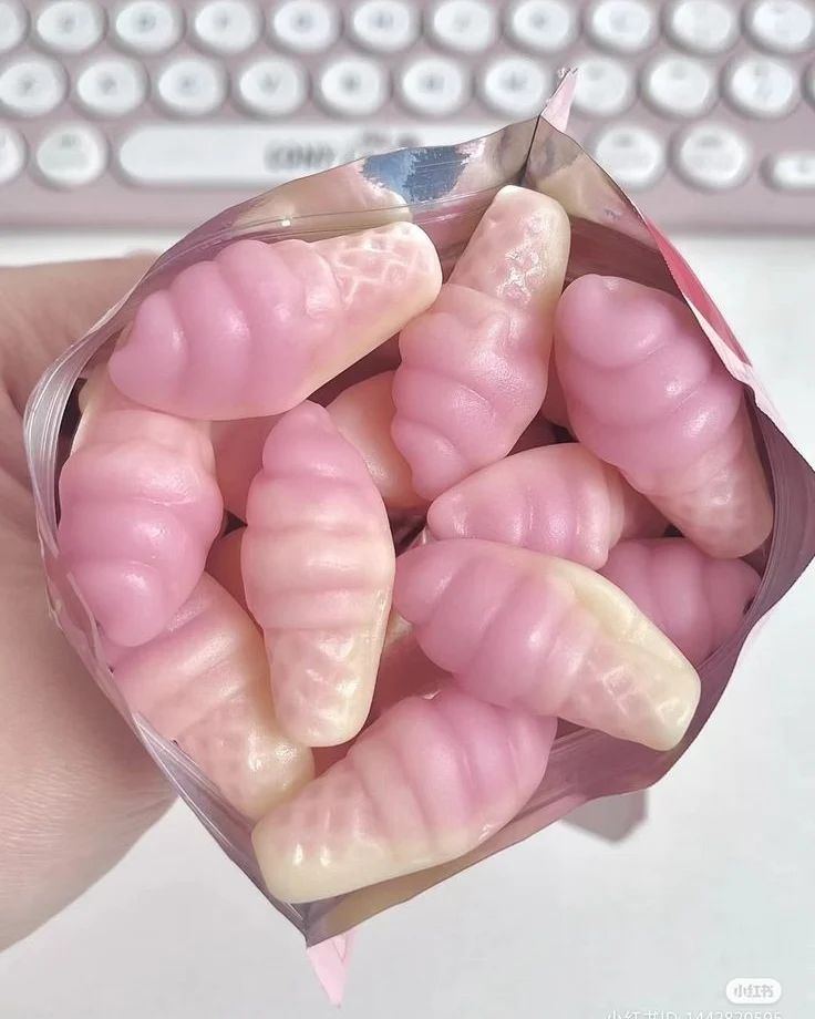 foodvalleyyy@instagram on Pinno: Cone Ice-cream decor candy🍦🍦🍭🍬 ...