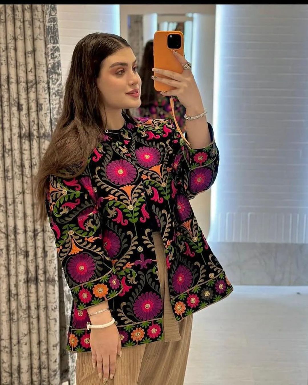 abrisham__textile_cfz2@instagram on Pinno: روزتون بخیر ورق بزنین مخمل های پرفروش شا...