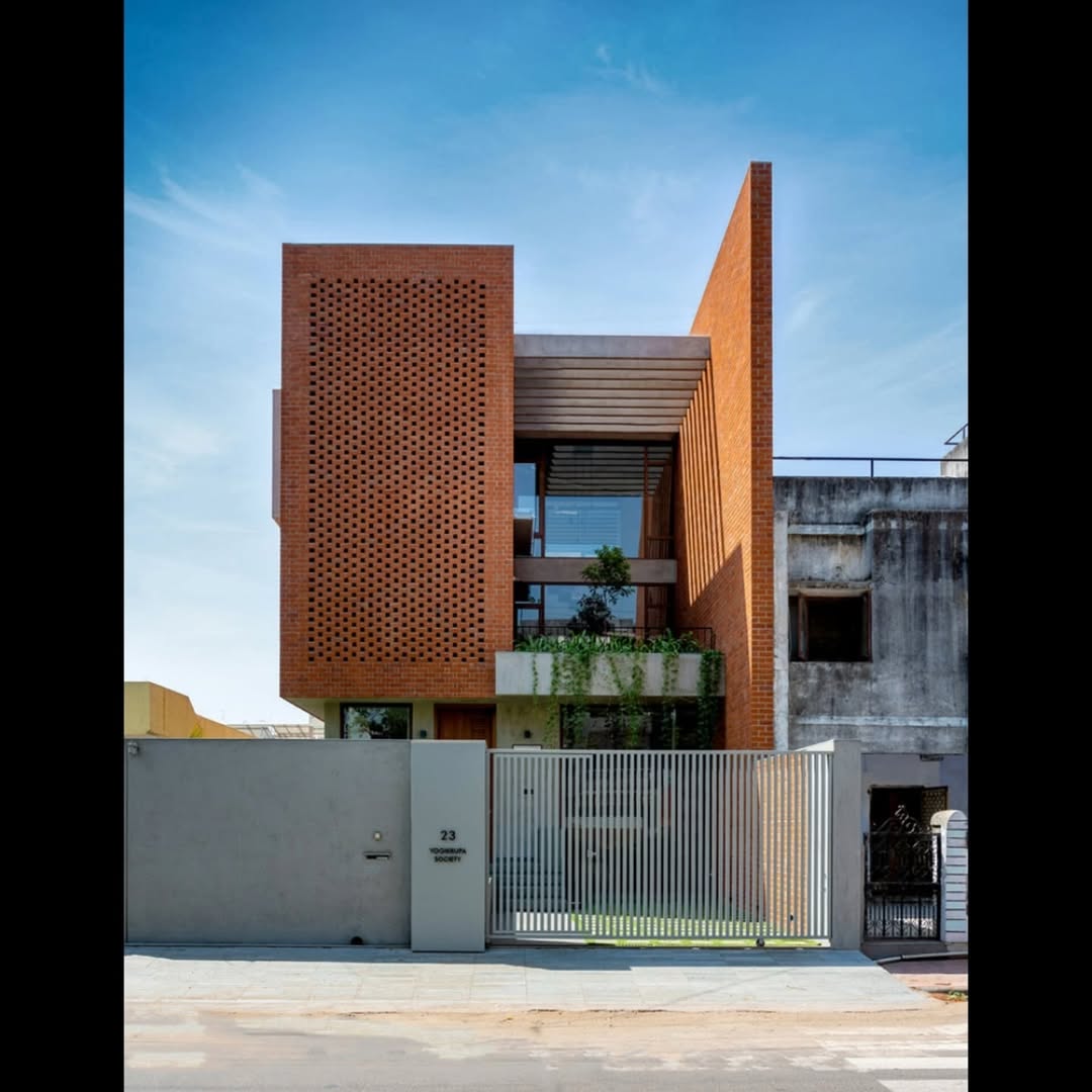 ArchA on Pinno: The Floating Courtyard House | Designed ...