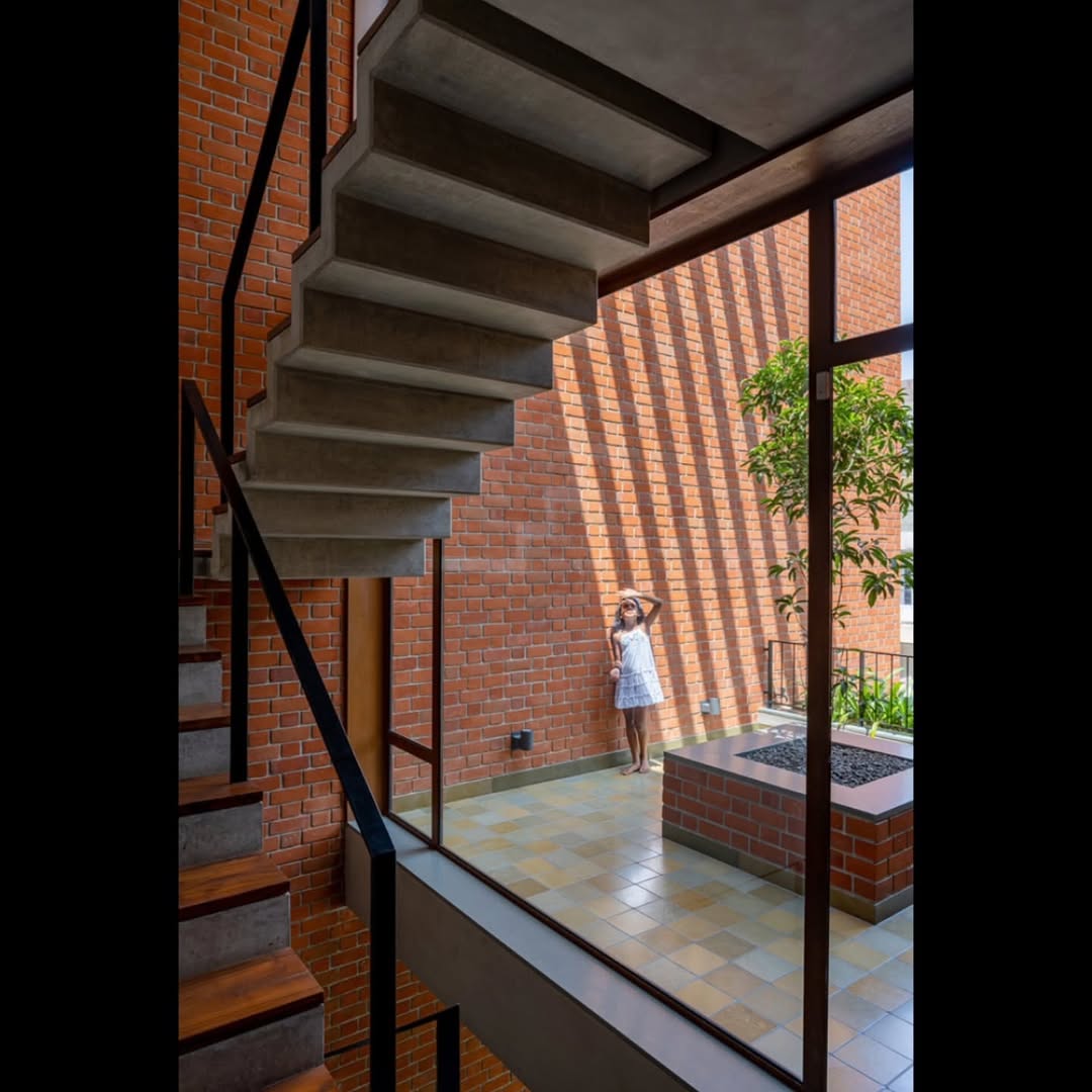 ArchA on Pinno: The Floating Courtyard House | Designed ...