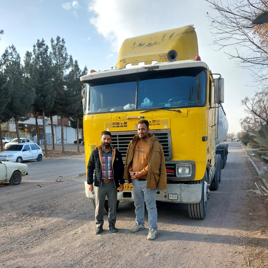 namayeshgah_kamiyon_ghods@instagram on Pinno: کشنده اینترناش زرد قناری ...