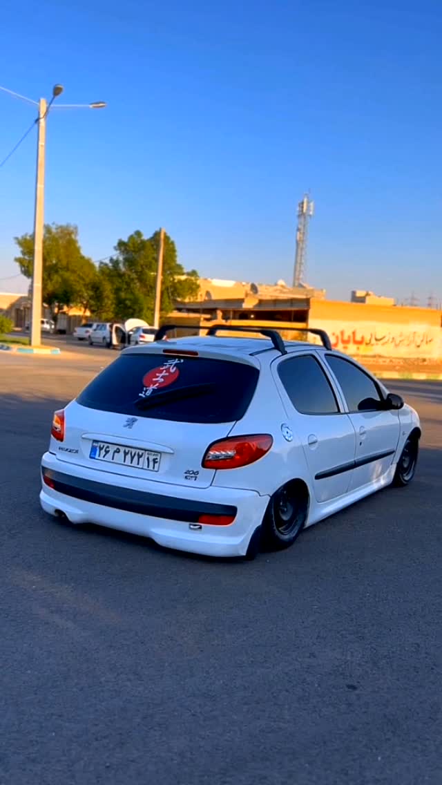 405_pars_sawaran@instagram on Pinno: شل کن عمو😅🤙 #peugeot #peugeot206 #206