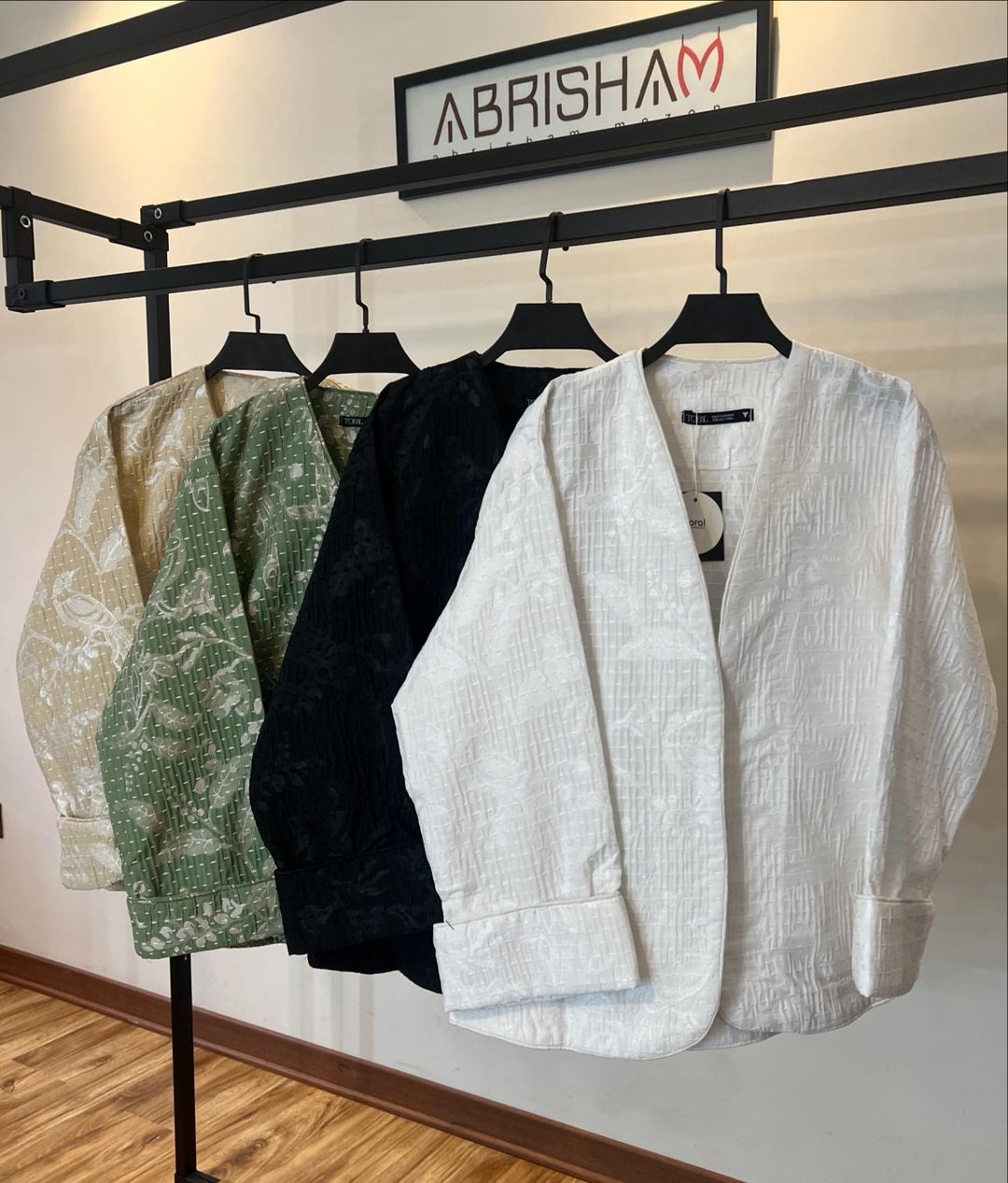 abrisham___mezon@instagram on Pinno: کت عروسکی مزون دوز پارچه ژاکارد خنک 😍🌸 ...