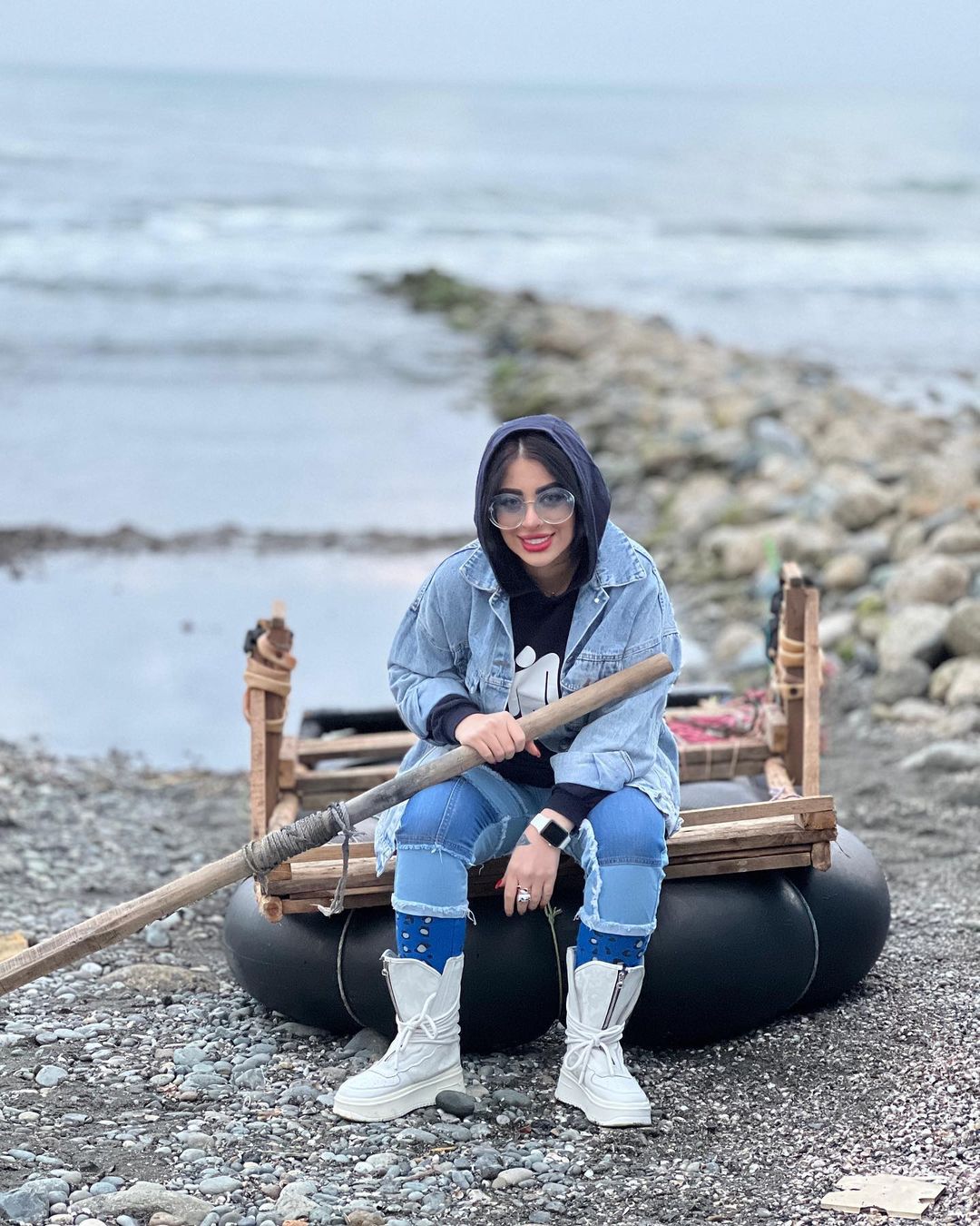 mohsene.nz@instagram on Pinno: 🧻😬 با کفش تو خونه😱واویلا😎💪🏼😅 @elena.jhni...